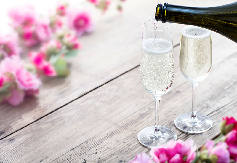 Sparkle into Spring Wine Tasting | Heinen's Grocery Store